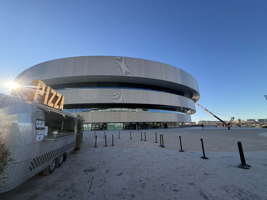 Arena di Santa Giulia, buche e ritardi: il caso finisce sui social del ...