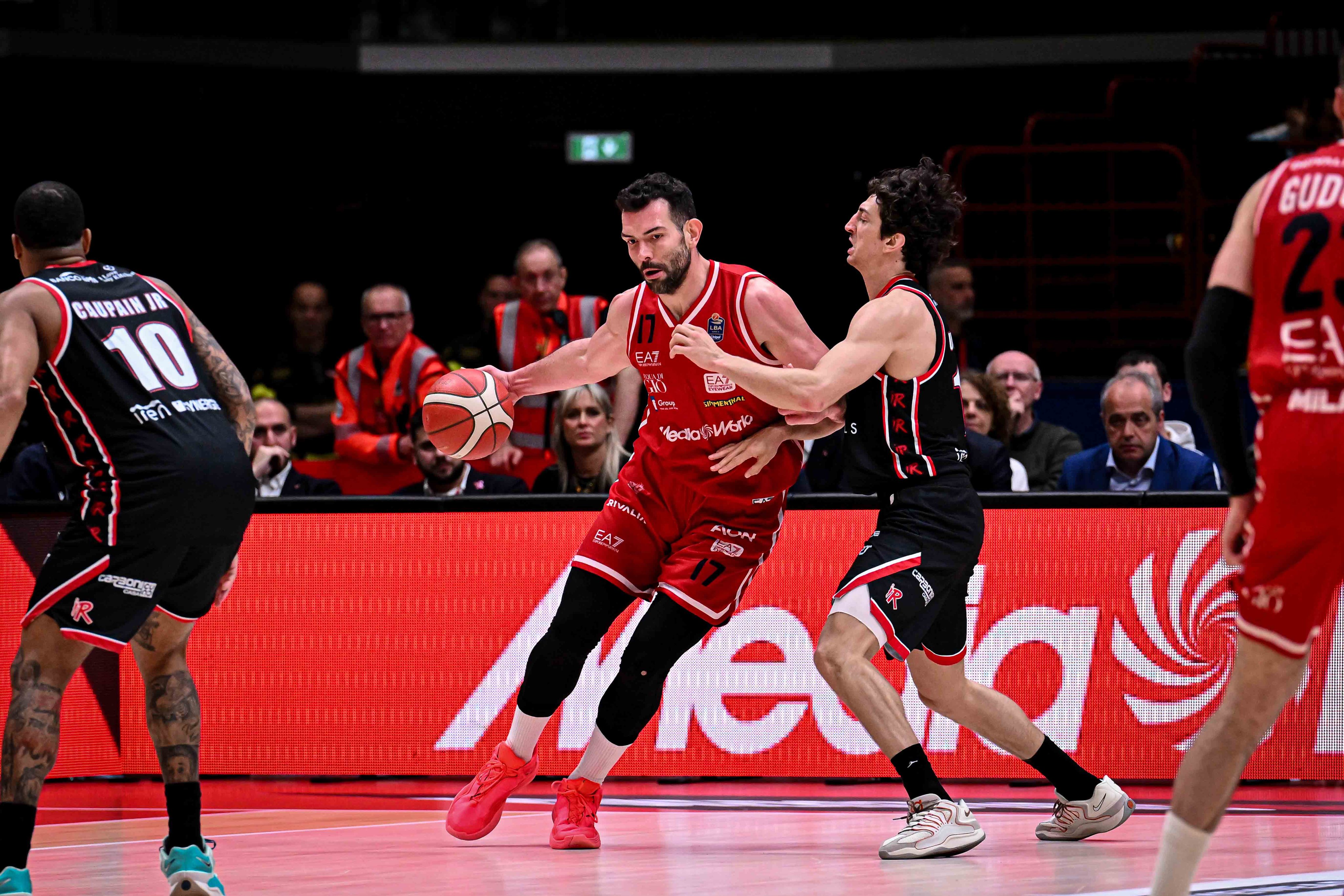 Voleva colpire durante Reggiana-Olimpia Milano. Le accuse di terrorismo ...